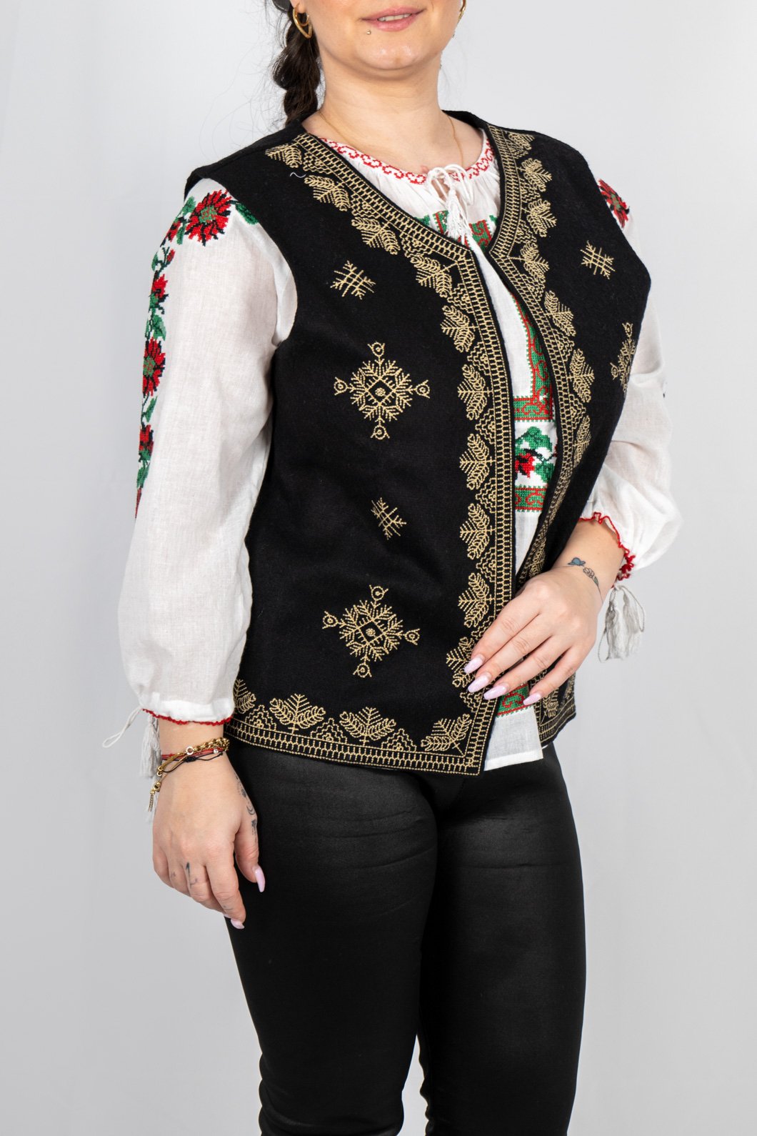 Vesta brodata cu model traditional Alina 17 - Ie Traditionala
